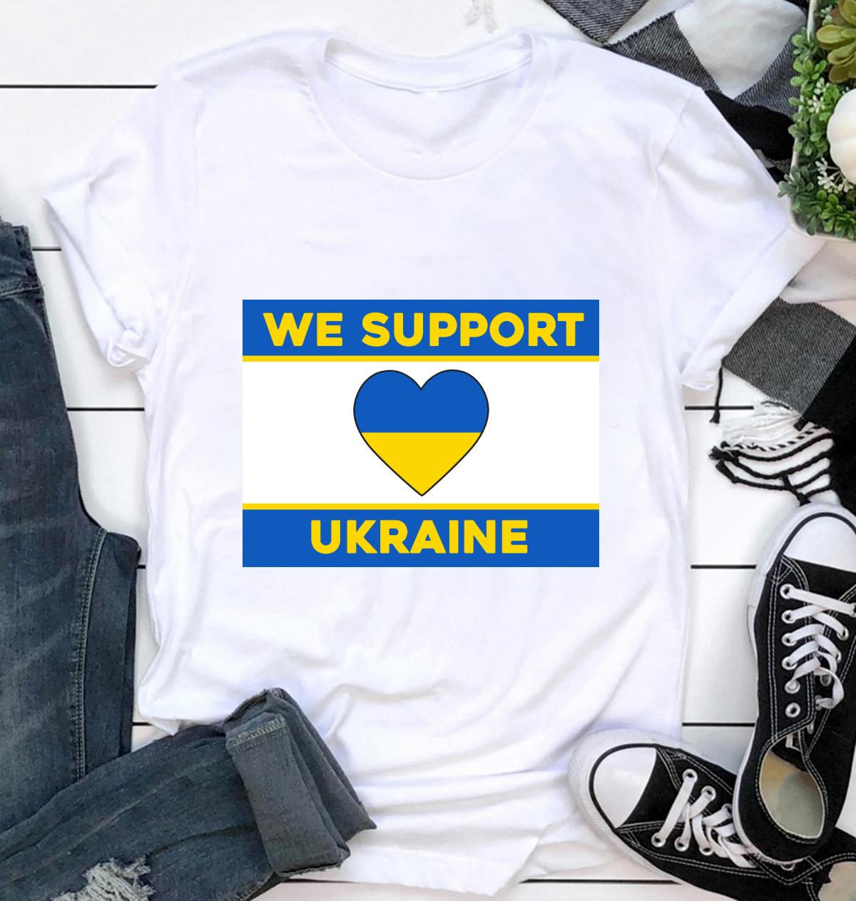 We support Ukraine yard sign